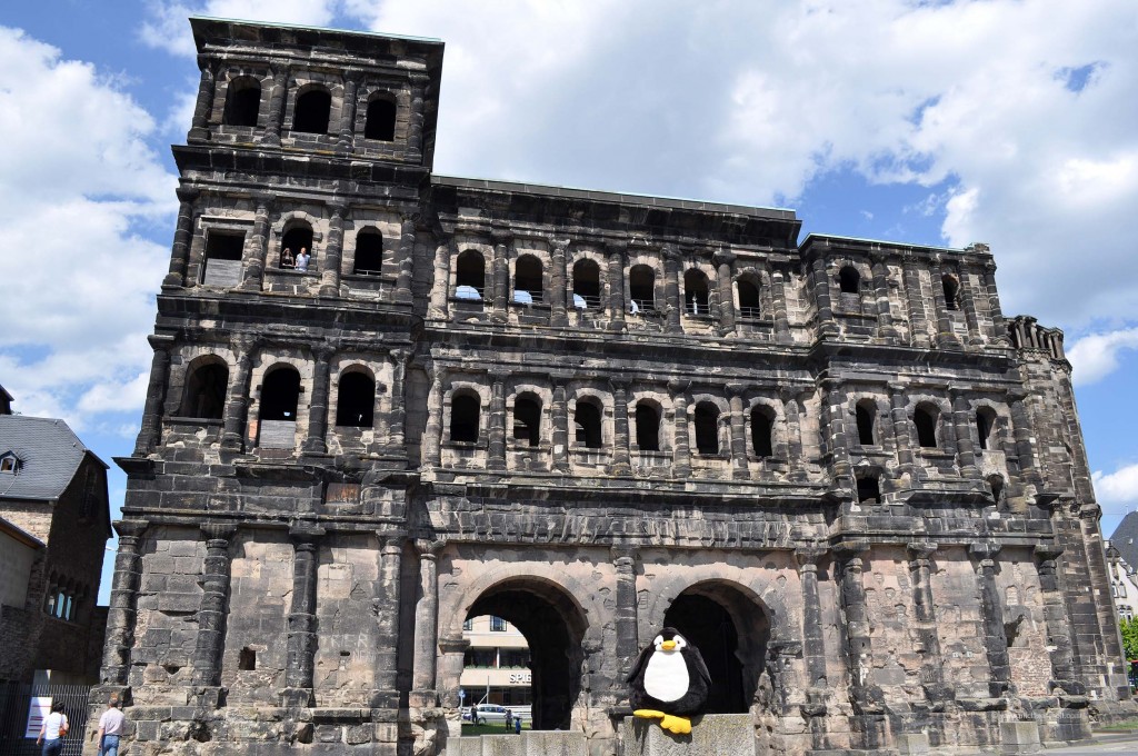 Porta Nigra - Wo ist der Pinguin?