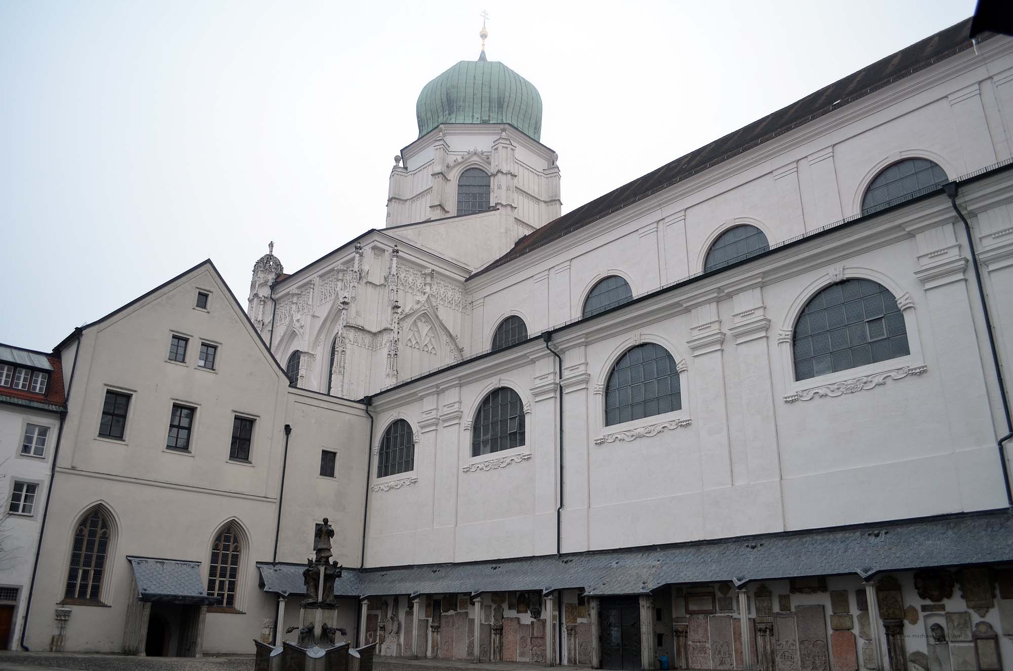Kirche in der Passauer Altstadt - Die Weltenbummler