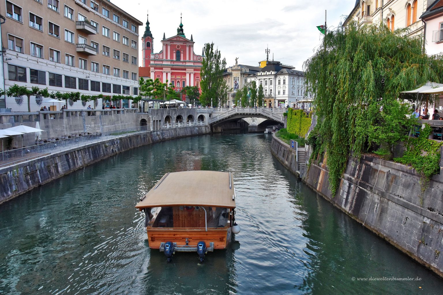Mit dem Boot durch Ljubljana - Die Weltenbummler