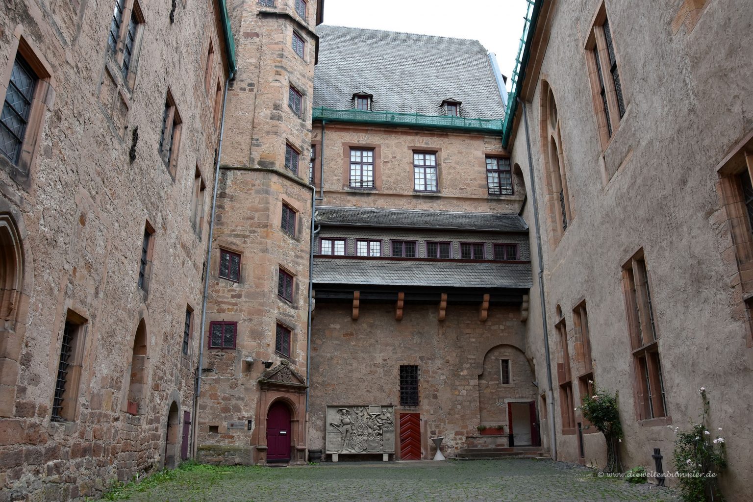 Innenhof im Schloss - Die Weltenbummler
