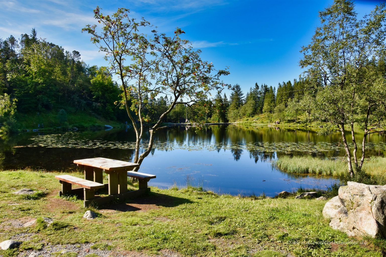 Ruhiger See Granbakken - Die Weltenbummler