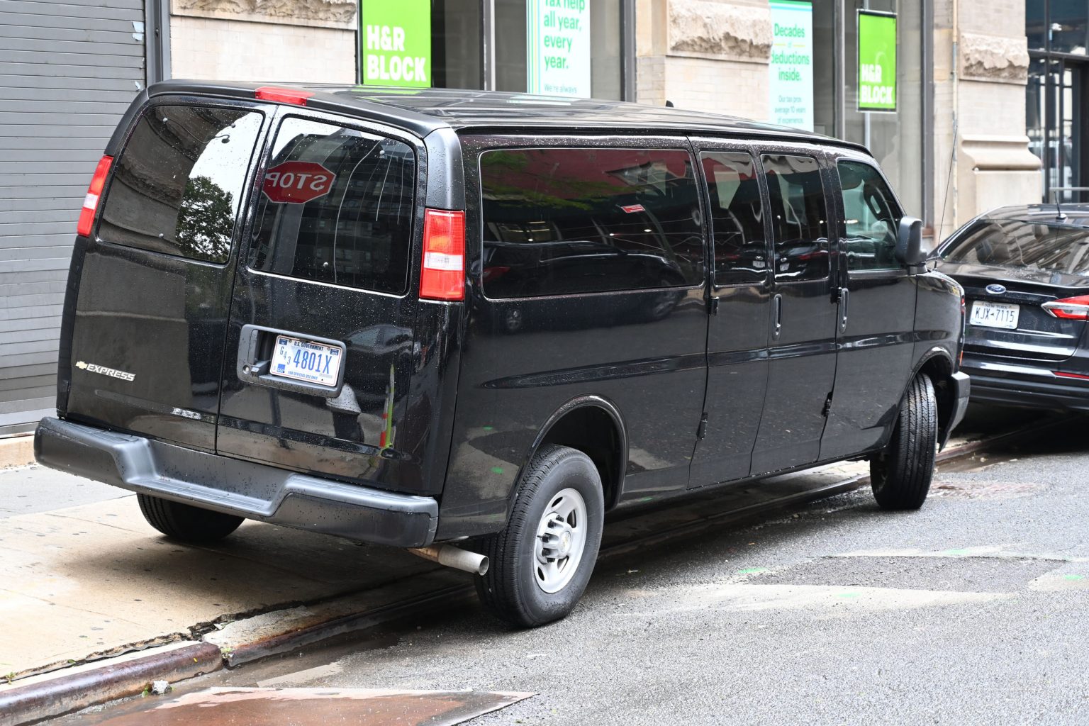 Wie ein Überwachungs-Van des FBI - Die Weltenbummler