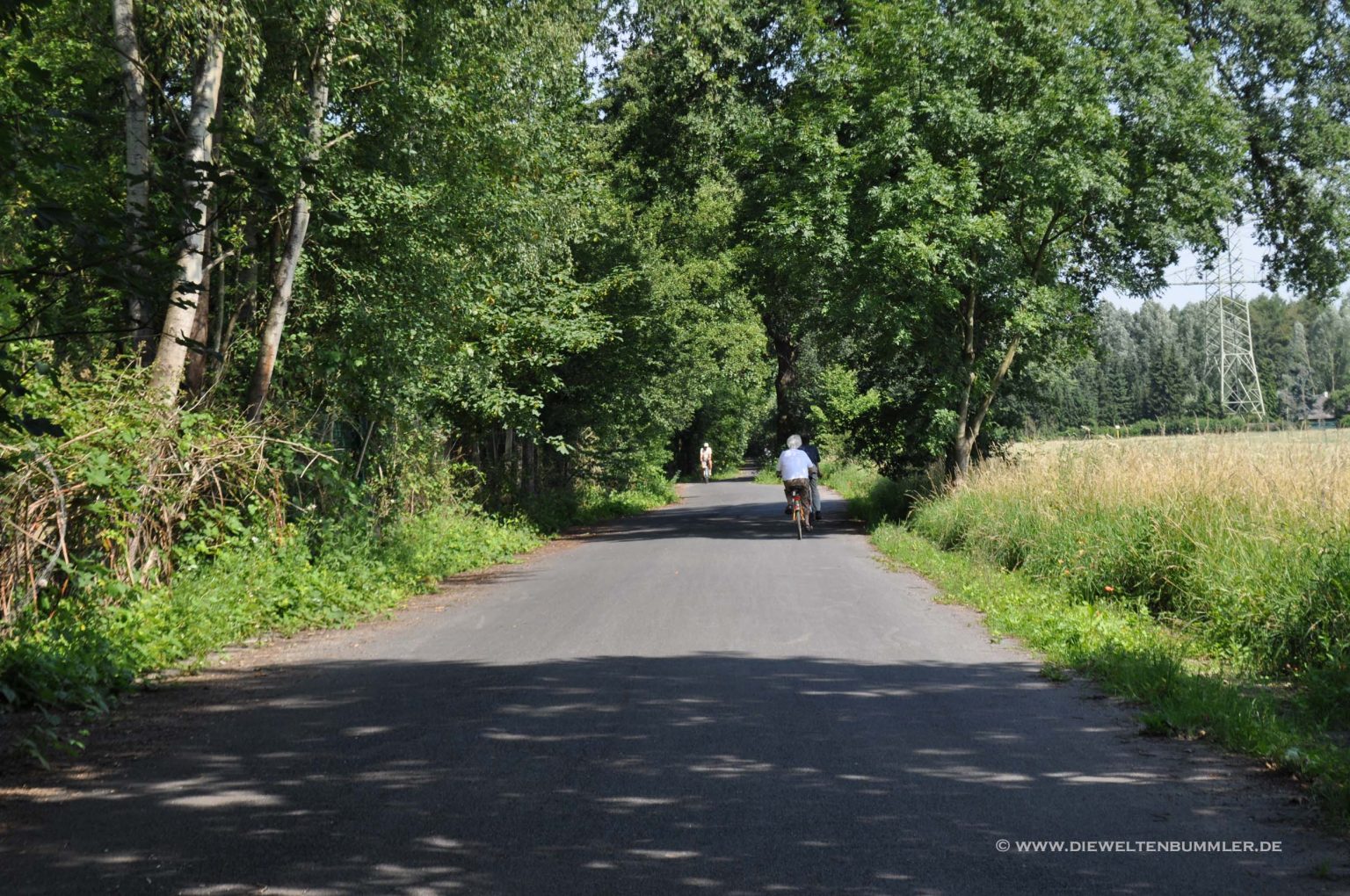 Wandern bei Düsseldorf - Unterwegs in Garath - Die Weltenbummler